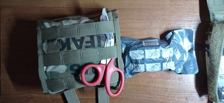 Тактическая аптечка IFAK First Aid Kit II с 2 турникетами, Цвет ...