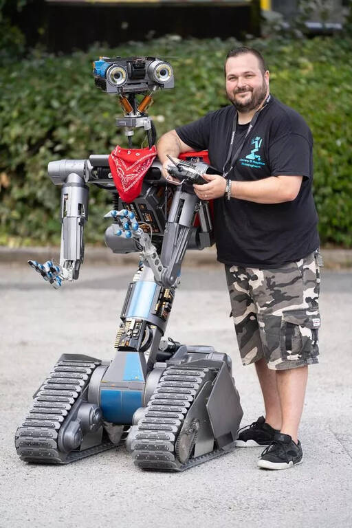 Created a robot from the 1986 film Short Circuit and went out for beers ...