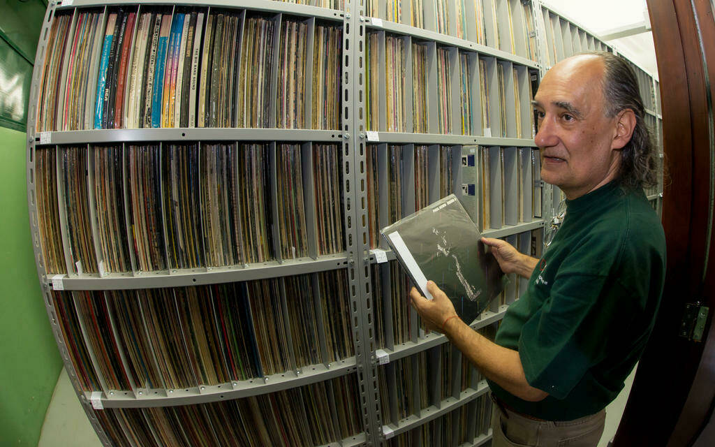 Vinyl millionaire: Brazilian collector and his record collection ...