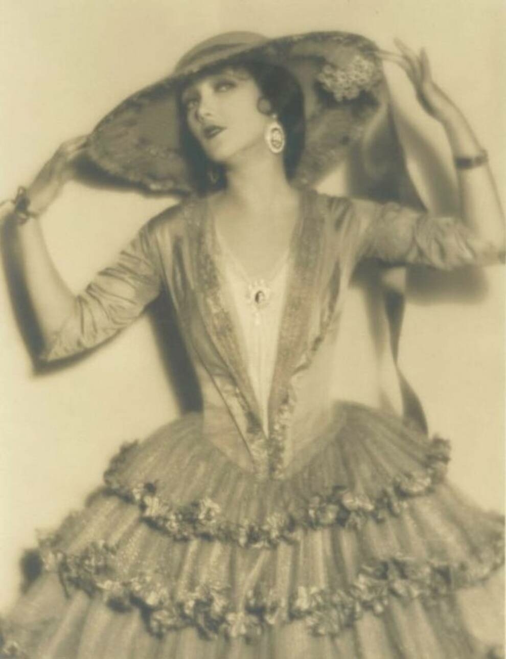 The era of silent cinema: images of actress Jetta Goodall in the photo ...