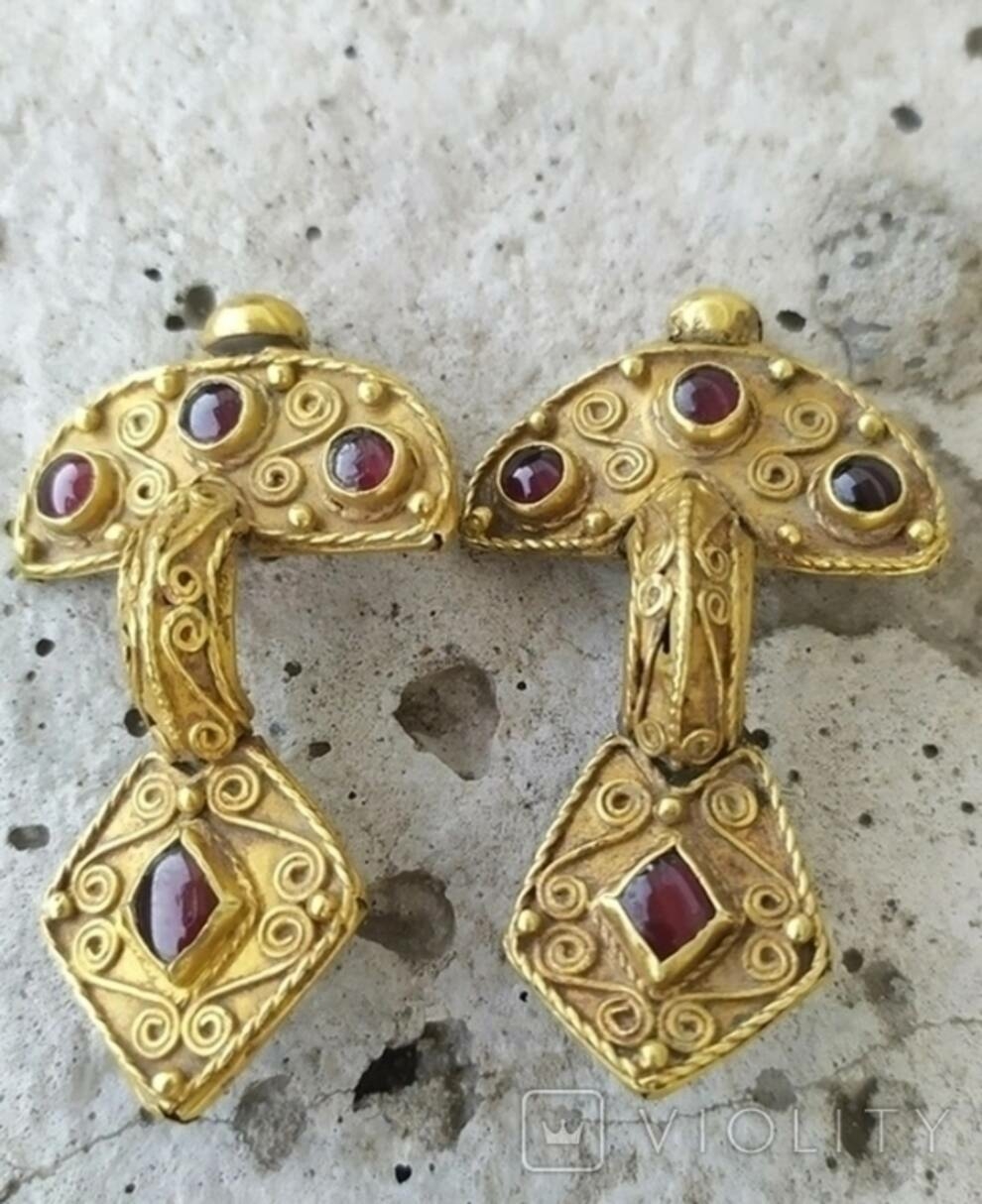 Masterpieces of jewelry art of Gothic masters